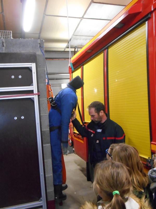 Ce2-Cm1-Cm2 de l'École Payen-Bacquet - Pelves - Pompiers